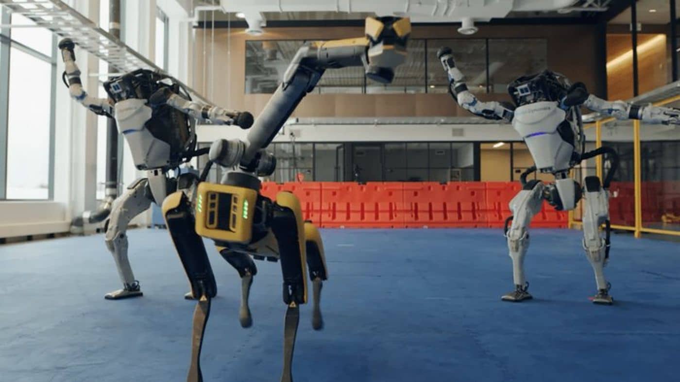 Boston Dynamics fait danser ses robots... et c'est flippant ! (vidéo) Boston Dynamics fait danser ses robots... et c'est flippant ! (vidéo)