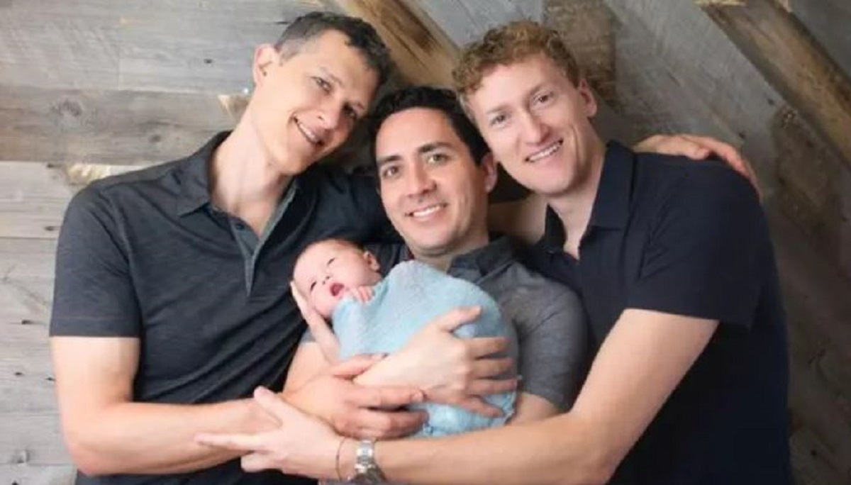 Un trouple inscrit le nom des trois pères sur l'acte de naissance du ...