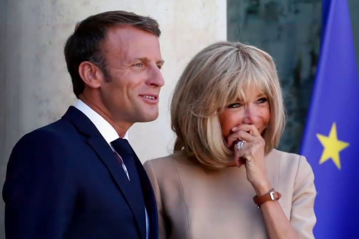 Brigitte et Emmanuel Macron : Les petits gestes intimes du couple révélés