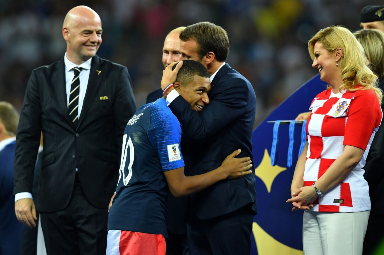Emmanuel Macron prêt à tout pour que Kylian Mbappé reste au PSG