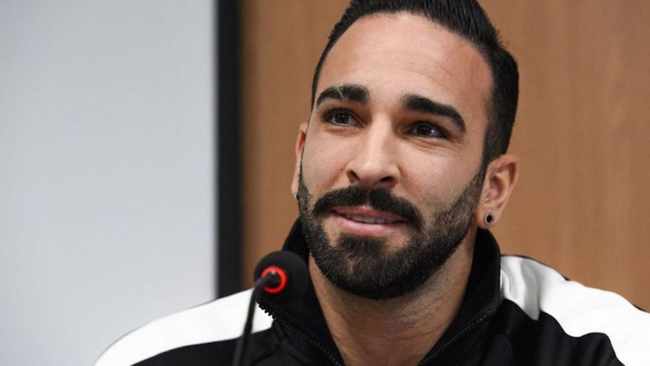 Adil Rami officialise son couple avec une célèbre candidate de télé-réalité