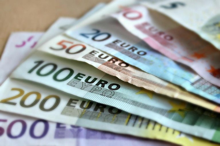 Billets : où pouvez-vous bien les cacher chez vous