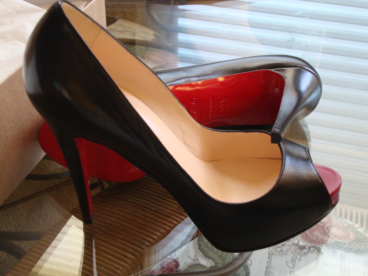 Le saviez-vous : pourquoi les chaussures Louboutin ont une semelle rouge
