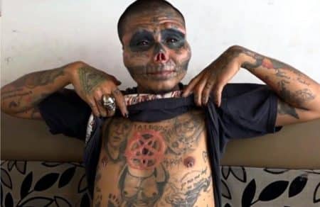 Qui est Kalaca Skull, le squelette vivant qui a fait couper son nez et ...