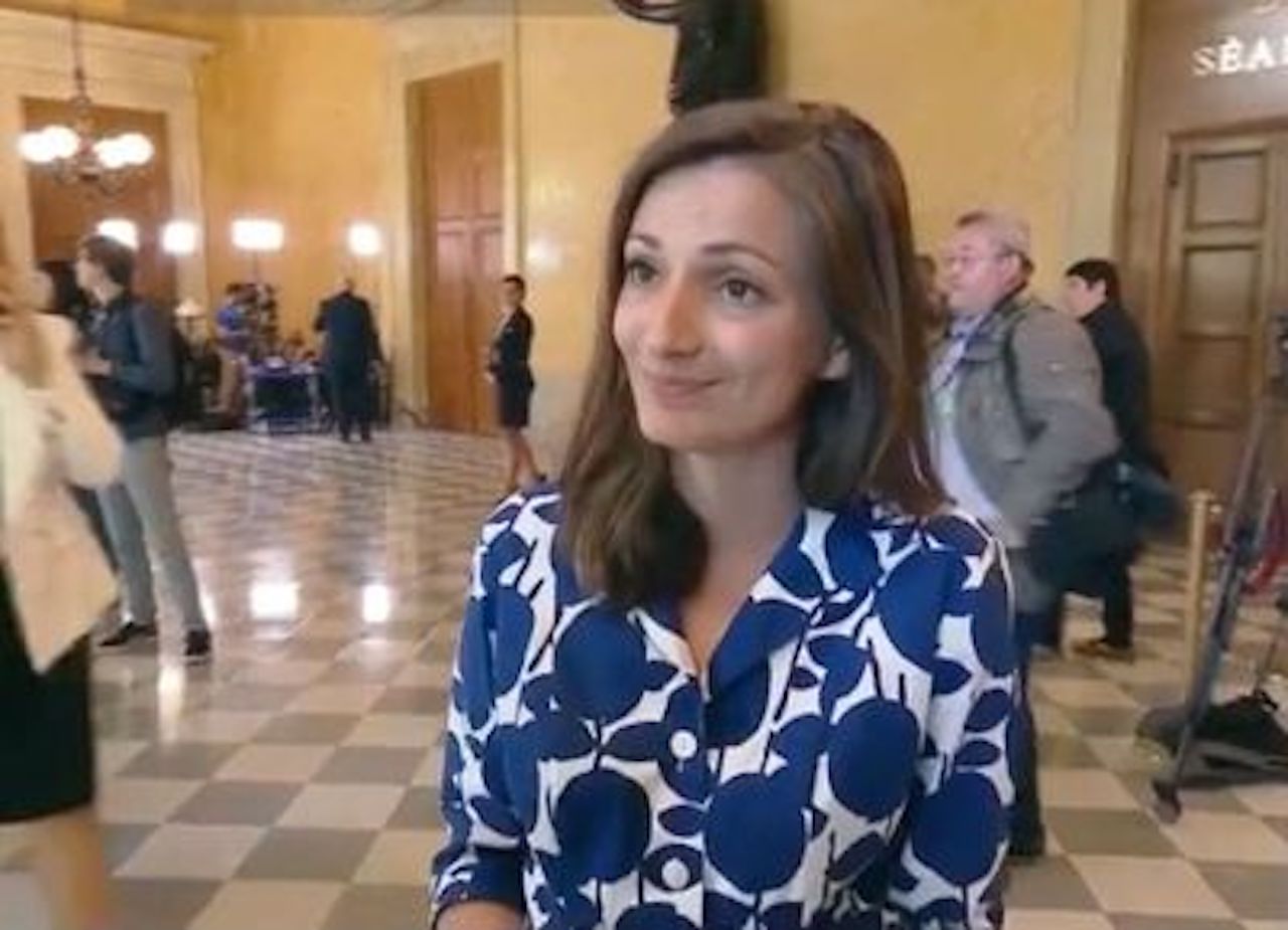 Scandale à l'Assemblée : une députée Nupes porte une tenue polémique et ...