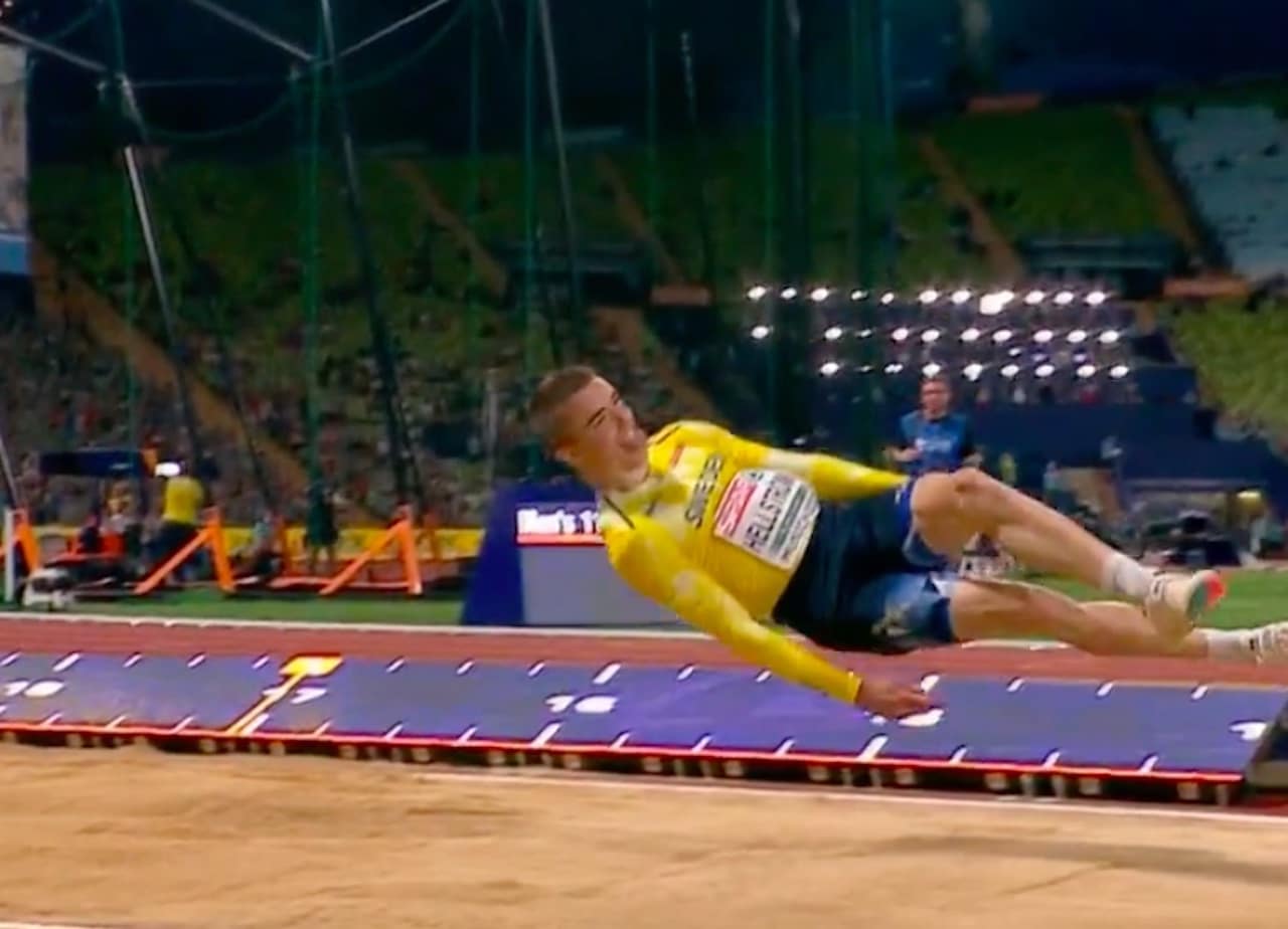 Cet athlète fait un saut totalement insolite lors des Championnats d ... Cet athlète fait un saut totalement insolite lors des Championnats d ...