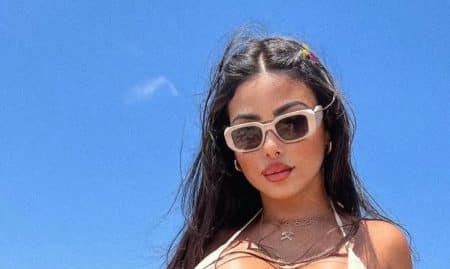 Maeva Ghennam pose en maillot de bain, les fans sous le charme