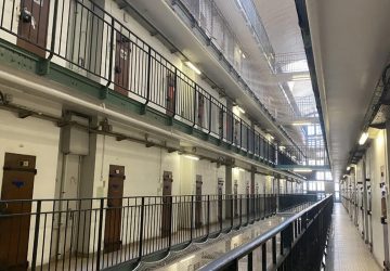 Rats, douches sales : les conditions de vie des détenus de la prison de ...