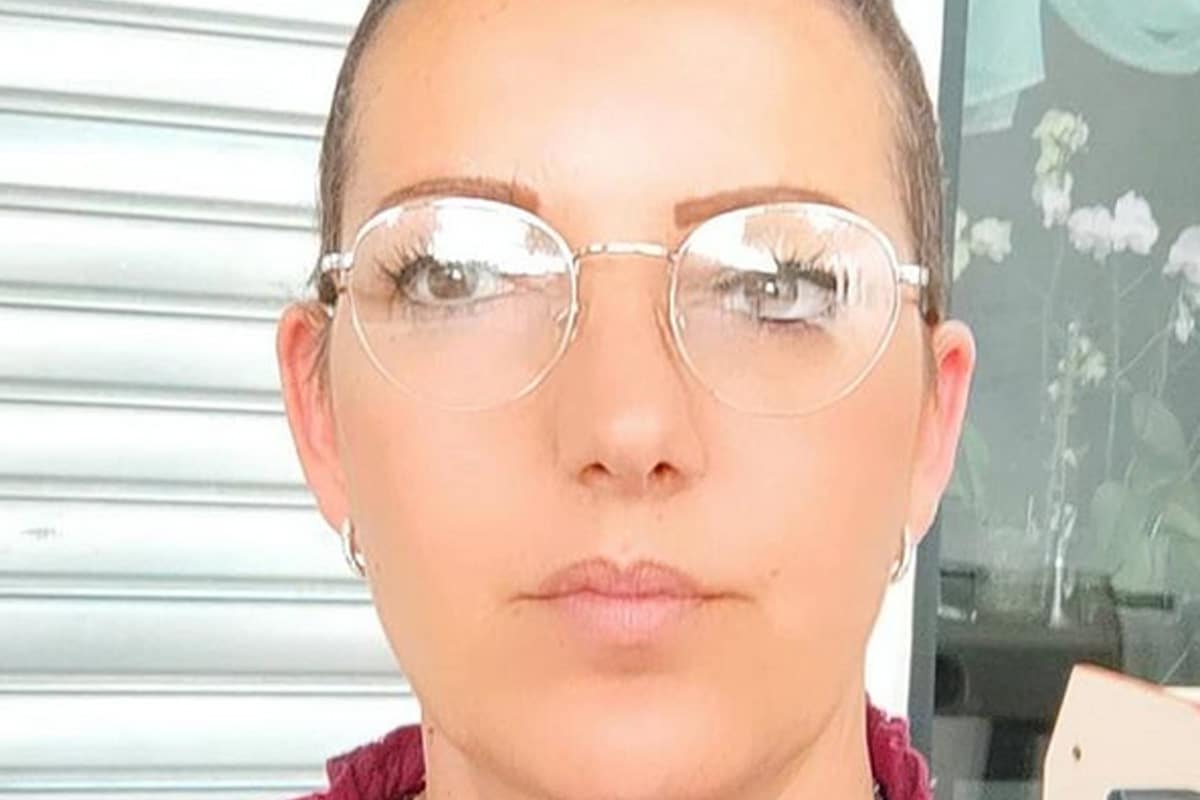 Elle utilise un shampoing d’une marque très connue et est obligée de se ...