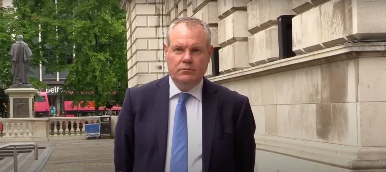 Un ministre renvoyé après avoir été surpris la main sur la cuisse d'un ...