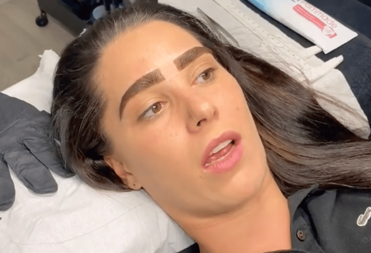 Cette célèbre influenceuse en veut énormément à son esthéticienne (vidéo)