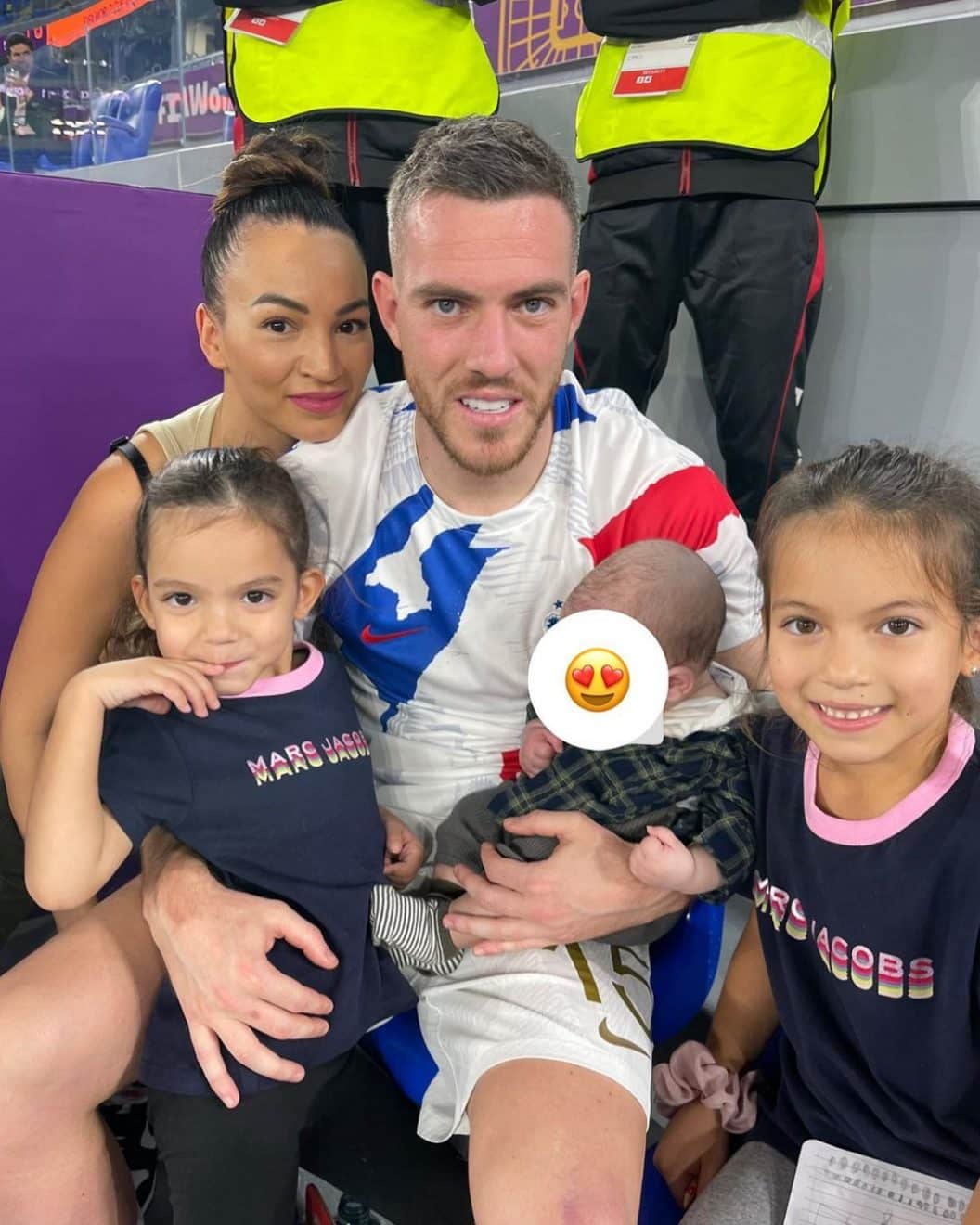 En images : les WAGS de l'équipe de France ! Il y a du tres lourd et ...