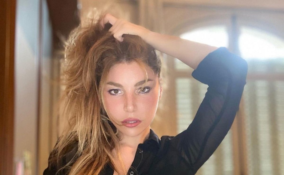 Robe en cuir, pistolet à la main : Lola Marois très sulfureuse dans son nouveau clip