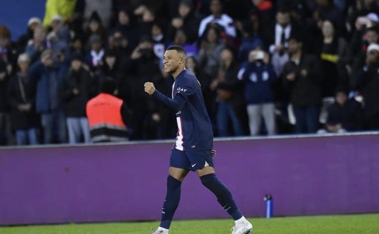 Kylian Mbappé prêt à quitter le PSG dès janvier ? L'attaquant sort enfin du silence
