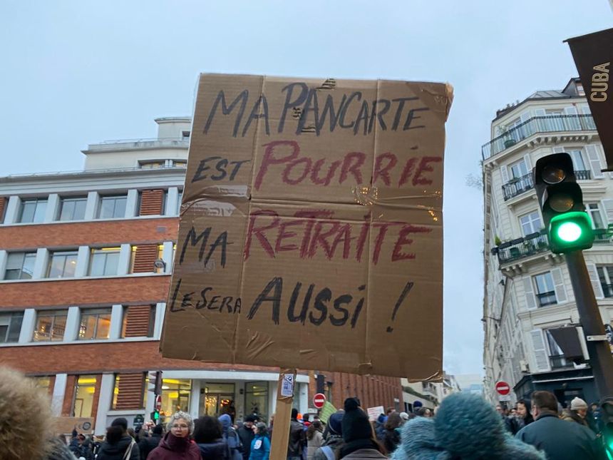 "Tu nous mets 64, on te re-mai 68", "On veut la retraite à 49.3 ans ...