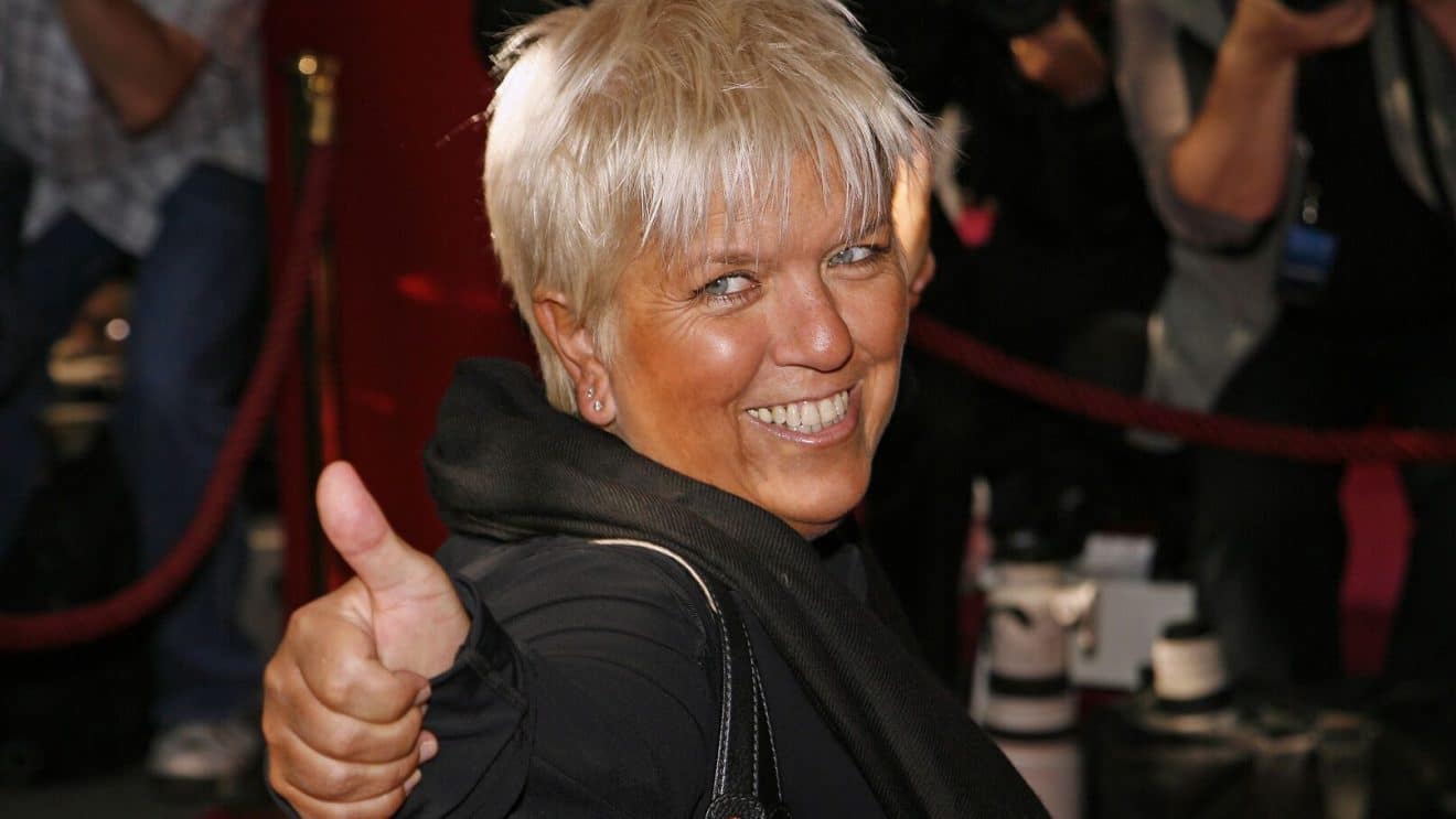 "Il plaquait très bien" : Mimie Mathy raconte sa première fois