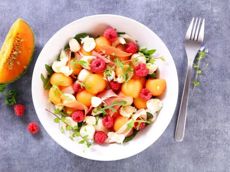 Salade de melon et fruits frais à la mozzarella : Cyril Lignac livre la ...