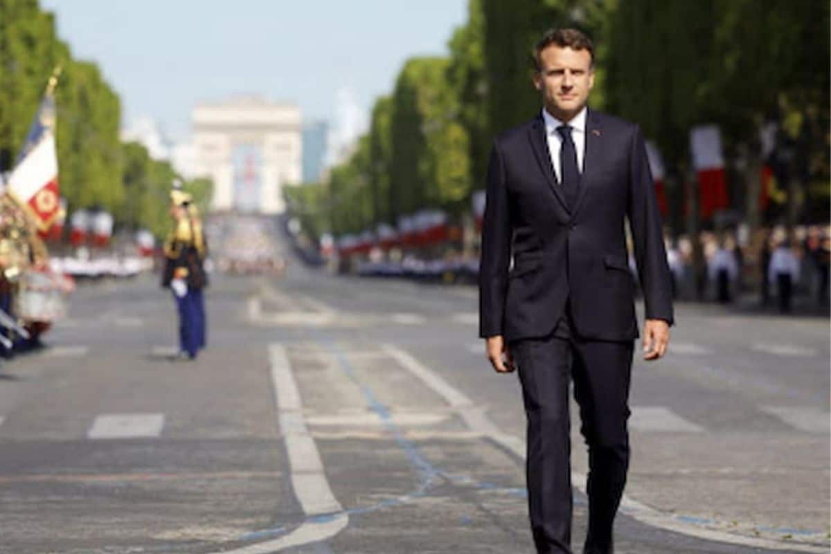 Emmanuel Macron filmé incognito dans les rues de Paris : une vidéo improbable