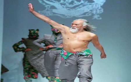 Wang Deshun : le nonagénaire qui réinvente la mode