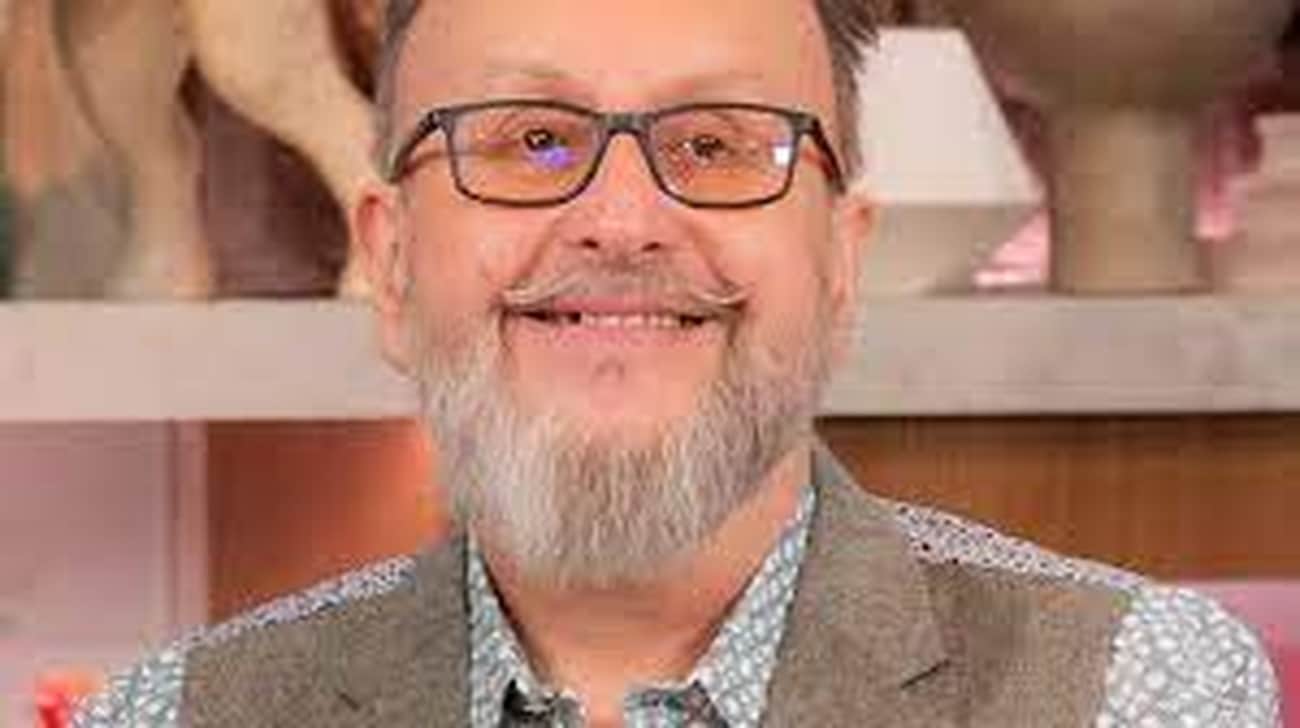 Un célèbre animateur décède à l'âge de 66 ans