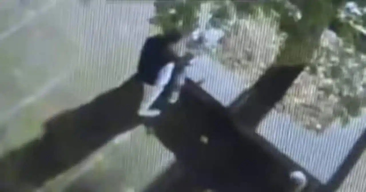 Attaque au couteau dans une église : plusieurs personnes poignardées Attaque au couteau dans une église : plusieurs personnes poignardées