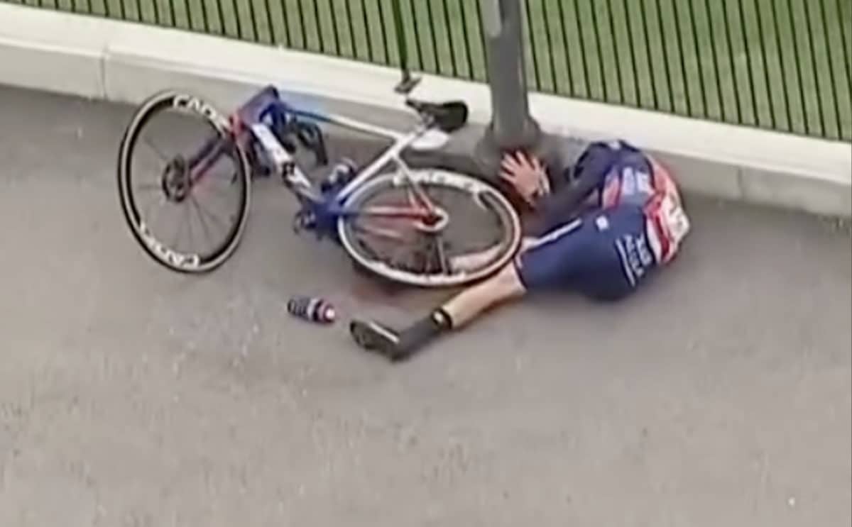 Chute spectaculaire du cycliste Chris Harper sur le Tour des Alpes ...