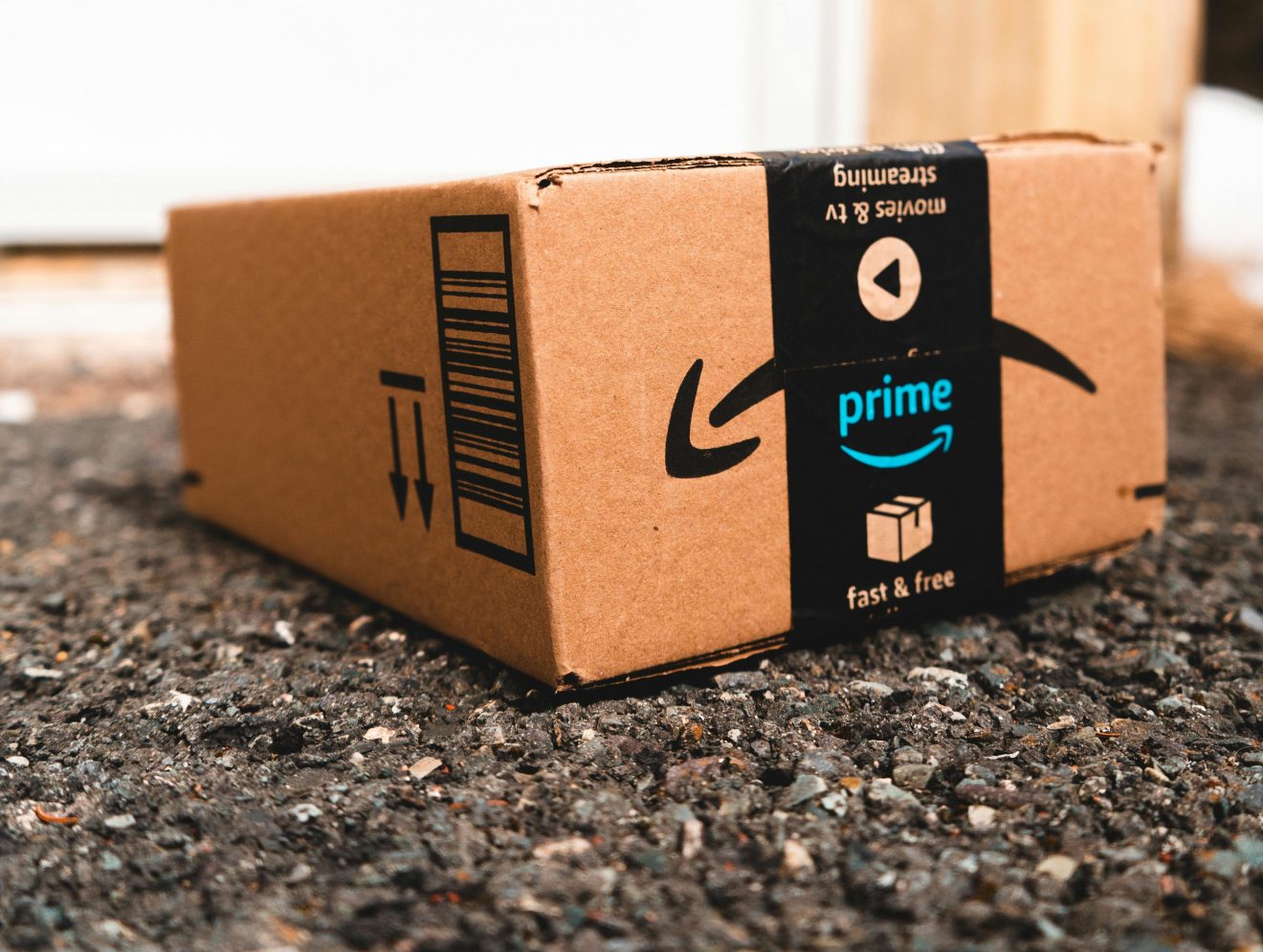 Elle ouvre son colis Amazon et découvre l'impensable ! (vidéo)