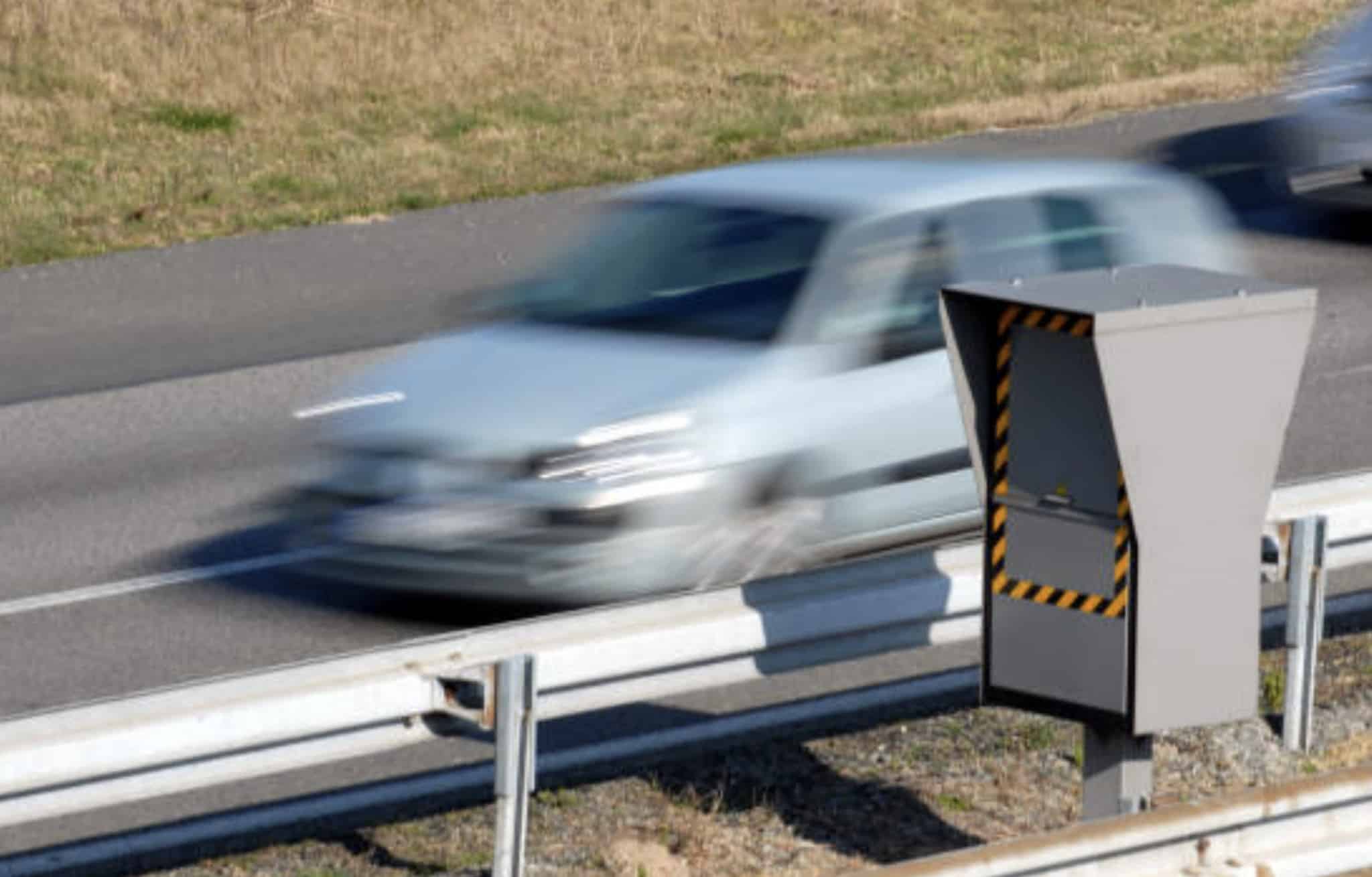 Attention aux voitures-radars ! Voici le jour où vous êtes le plus à risque