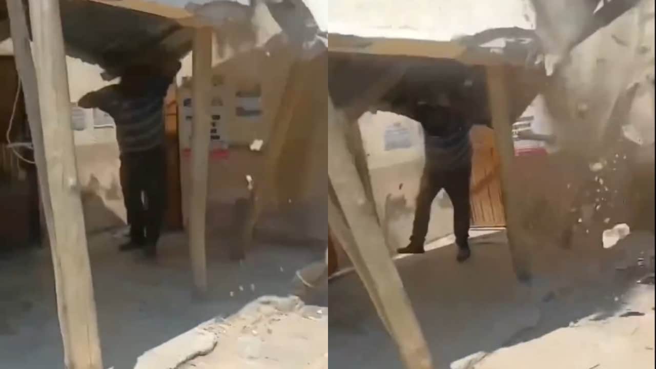 Il veut simplement casser une poutre en bois... Et détruit sa maison ...