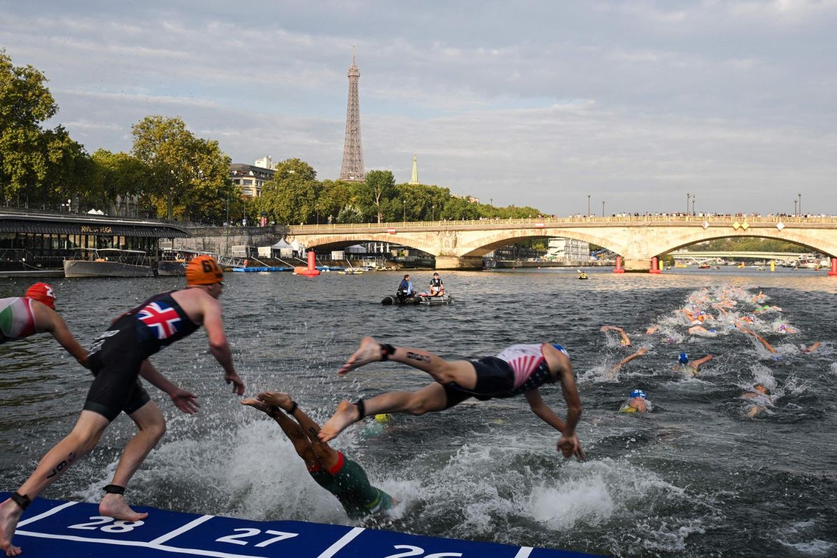 Emmanuel Macron en maillot de bain pour se baigner dans la Seine : les ...