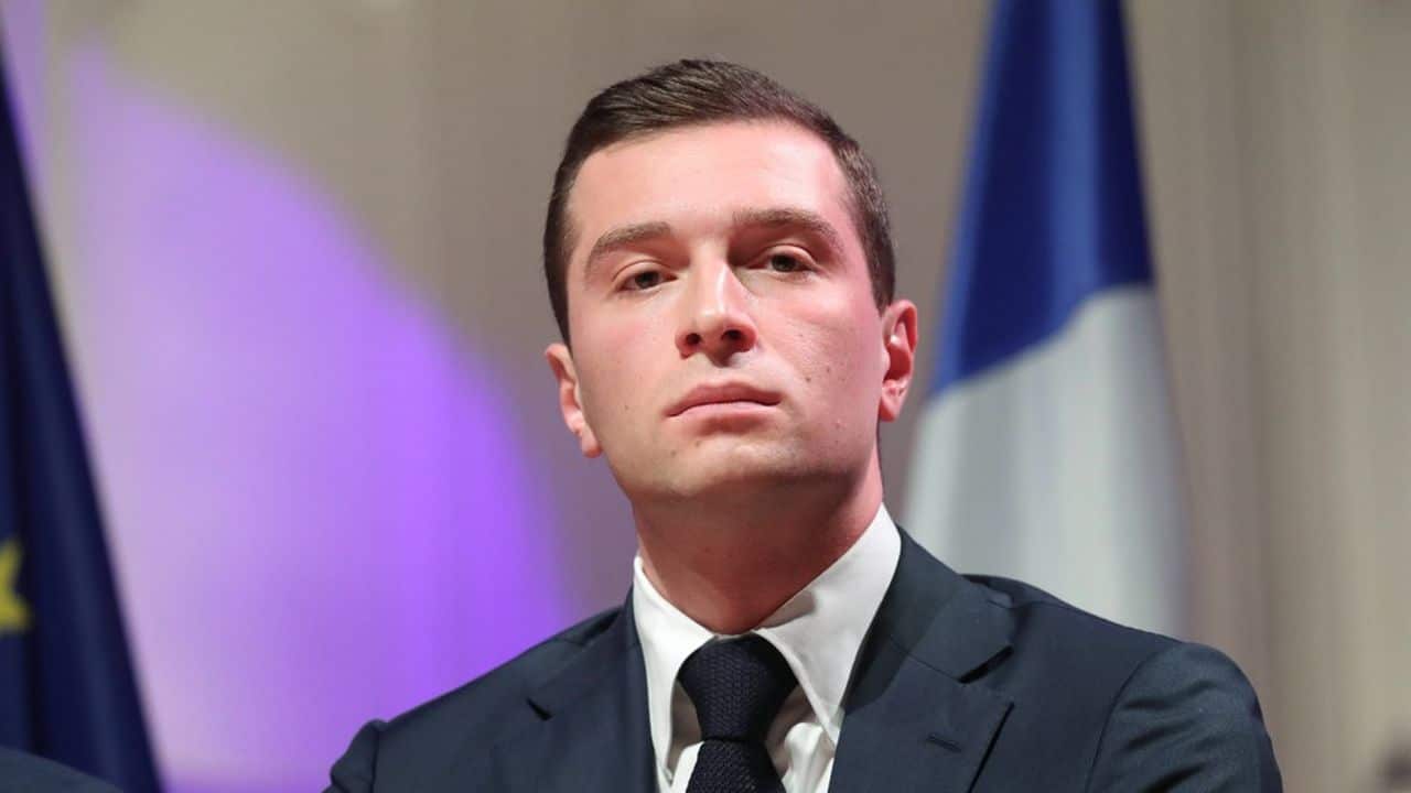 Emmanuel Macron prêt à gouverner avec Jordan Bardella : Cette condition ...