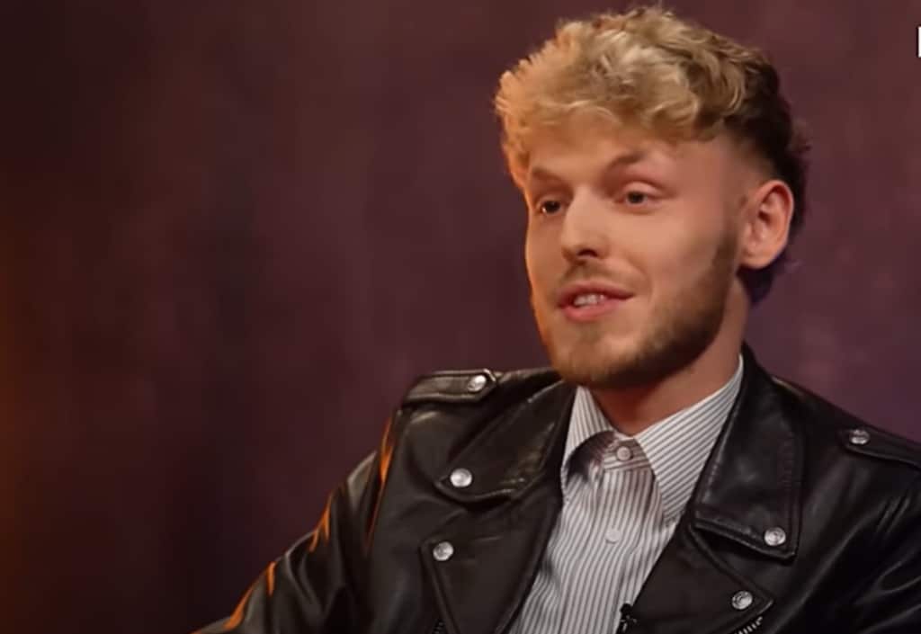 Il se présente comme un psychopathe dans LEGEND, mais les internautes ...