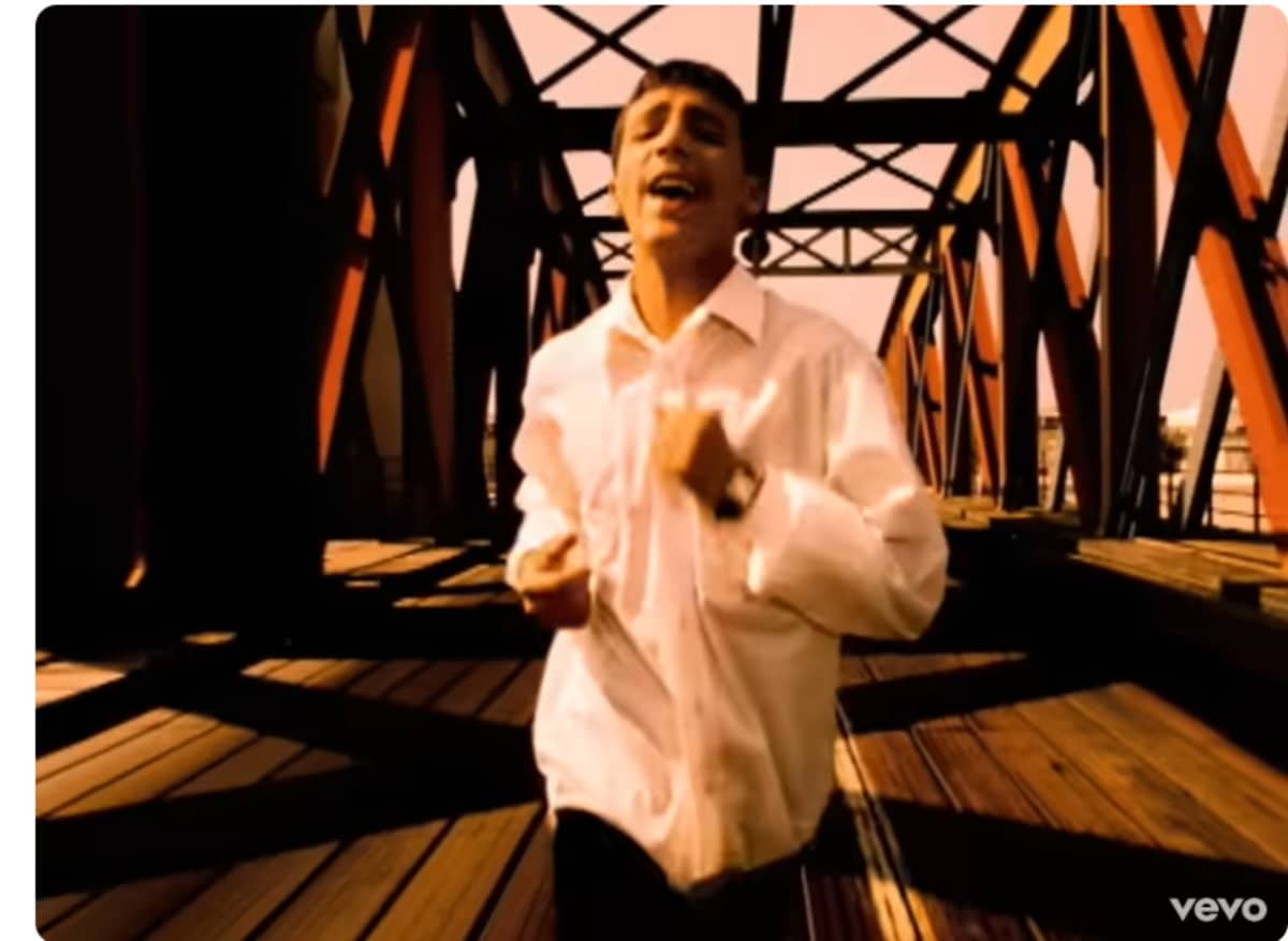 Faudel méconnaissable : ces images du chanteur des années 2000 choquent ...