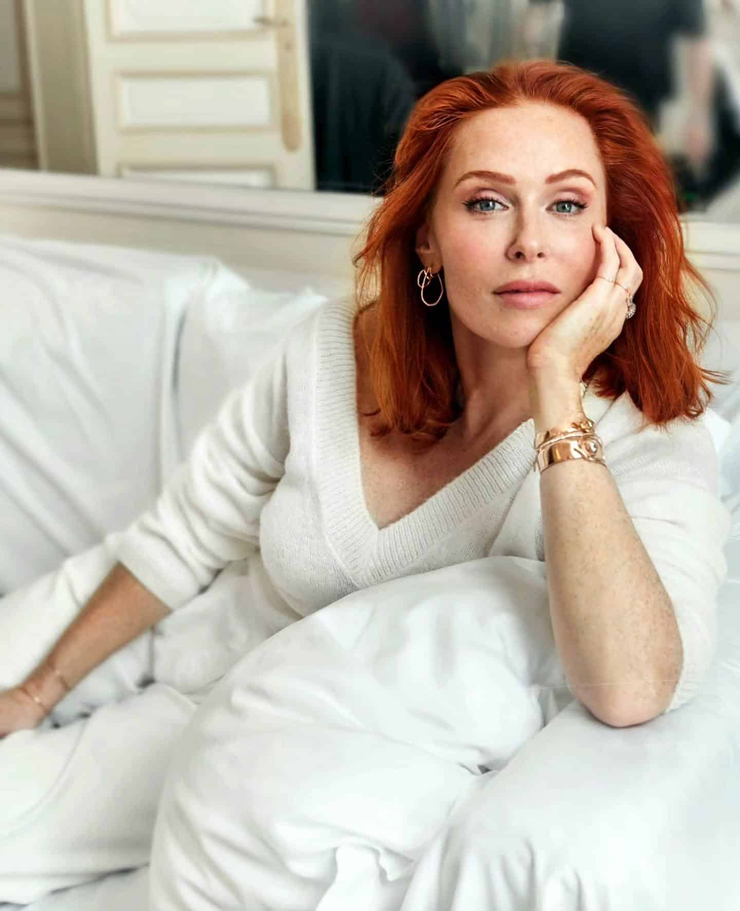 Audrey Fleurot en robe transparente qui révèle sa poitrine, les fans ...