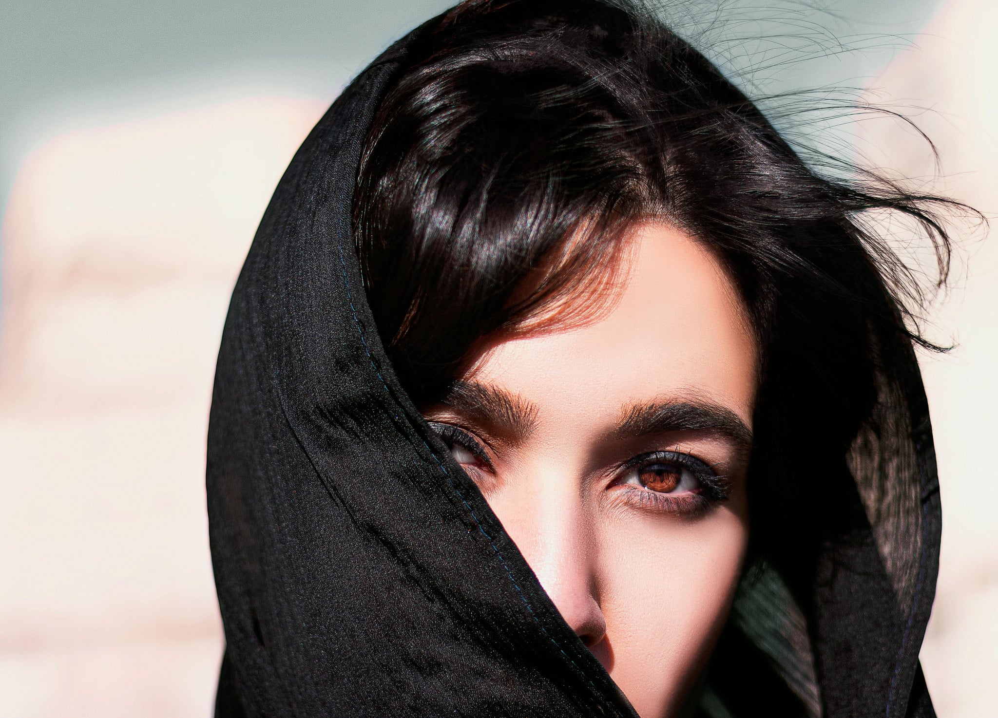 Une jeune iranienne se déshabille en pleine rue pour protester contre ...