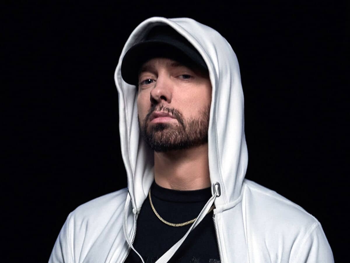 Eminem relance les théories sur la mort de Biggie et Tupac dans un ...