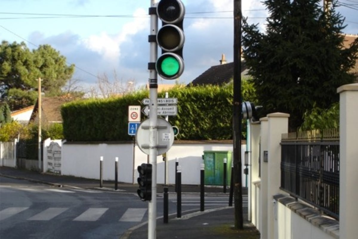 Attention, vous pouvez avoir une amende en passant au feu vert