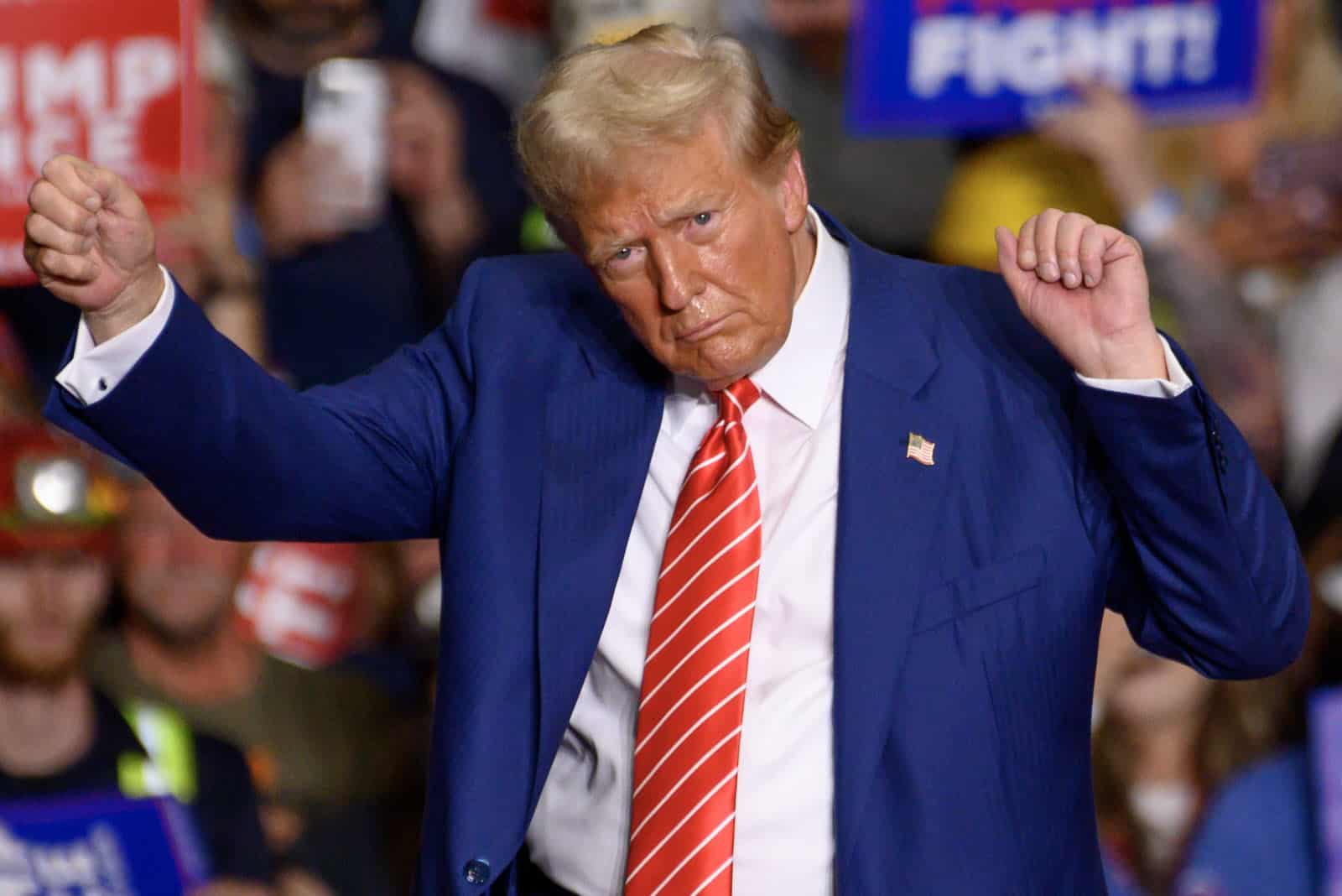 Donald Trump : sa danse enflammée lors du Jour de l'an fait le buzz (vidéo)