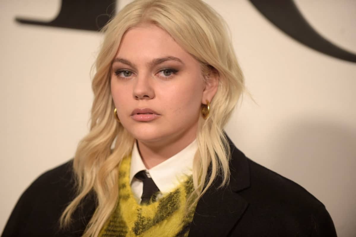 Louane divine : Elle ose la robe en dentelle transparente