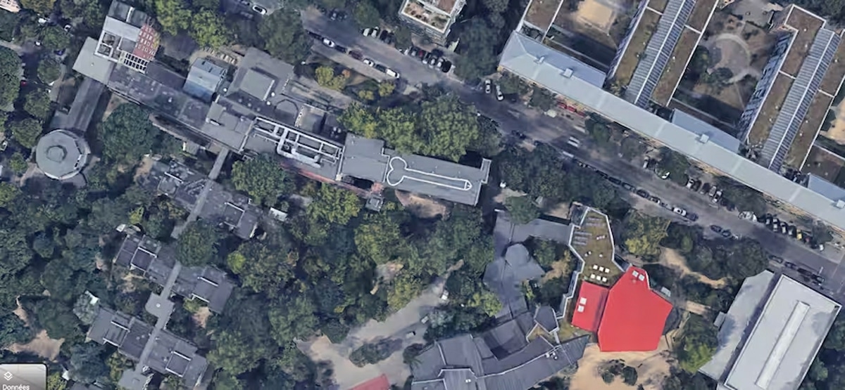 Une école doit tenter de masquer l’image d’un… p*nis de 20 mètres de ...