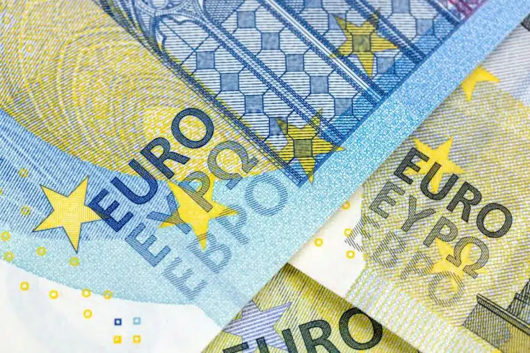 Les comptes courants bientôt limités à 3000 euros ? La folle annonce