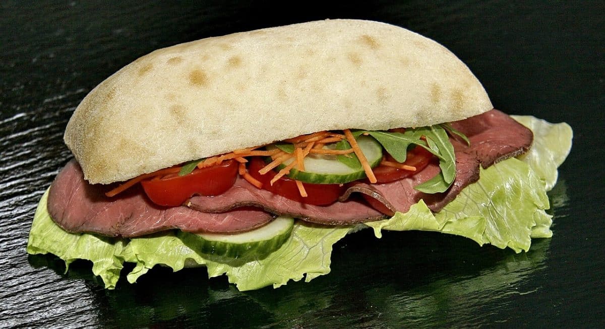 Un café fait le buzz avec son "sandwich Donald Trump" composé d ...