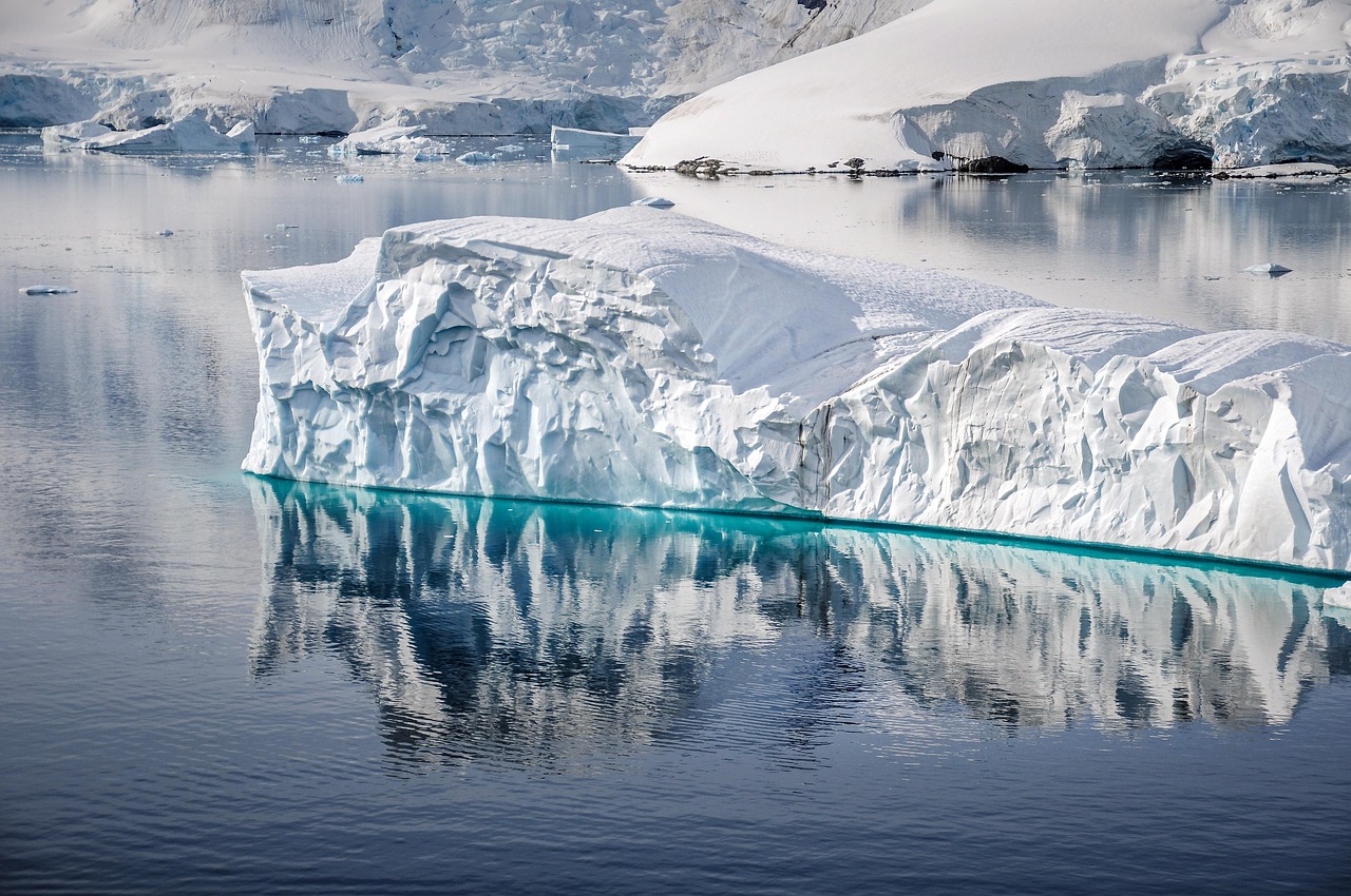 Un iceberg noir a été découvert par un pêcheur, les scientifiques n'ont ...