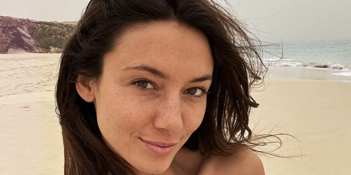 Delphine Wespiser : sa photo en femme fatale sur la plage fait sensation
