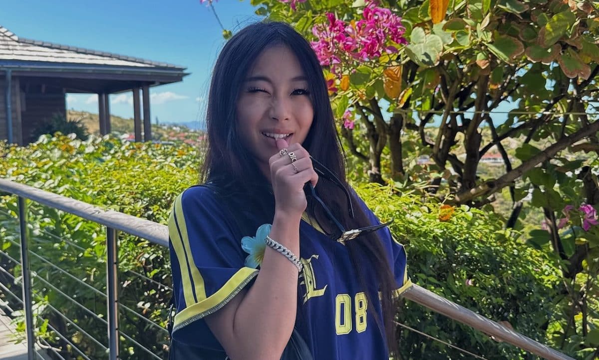 En mini-bikini, Jade Hallyday enflamme les réseaux sociaux