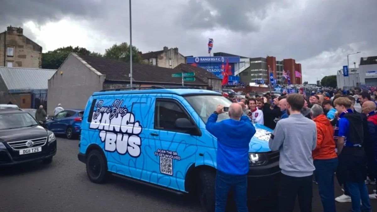 Bonnie Blue Bang Bus : La star du X s’exprime après avoir été « frappée au visage