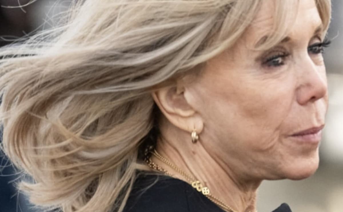 Brigitte Macron accusée d'être un homme : un examen intime demandé