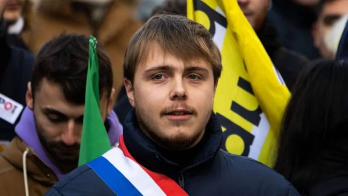 "Je n’ai rien fait" : Trois policiers se rendent au domicile de Louis ...