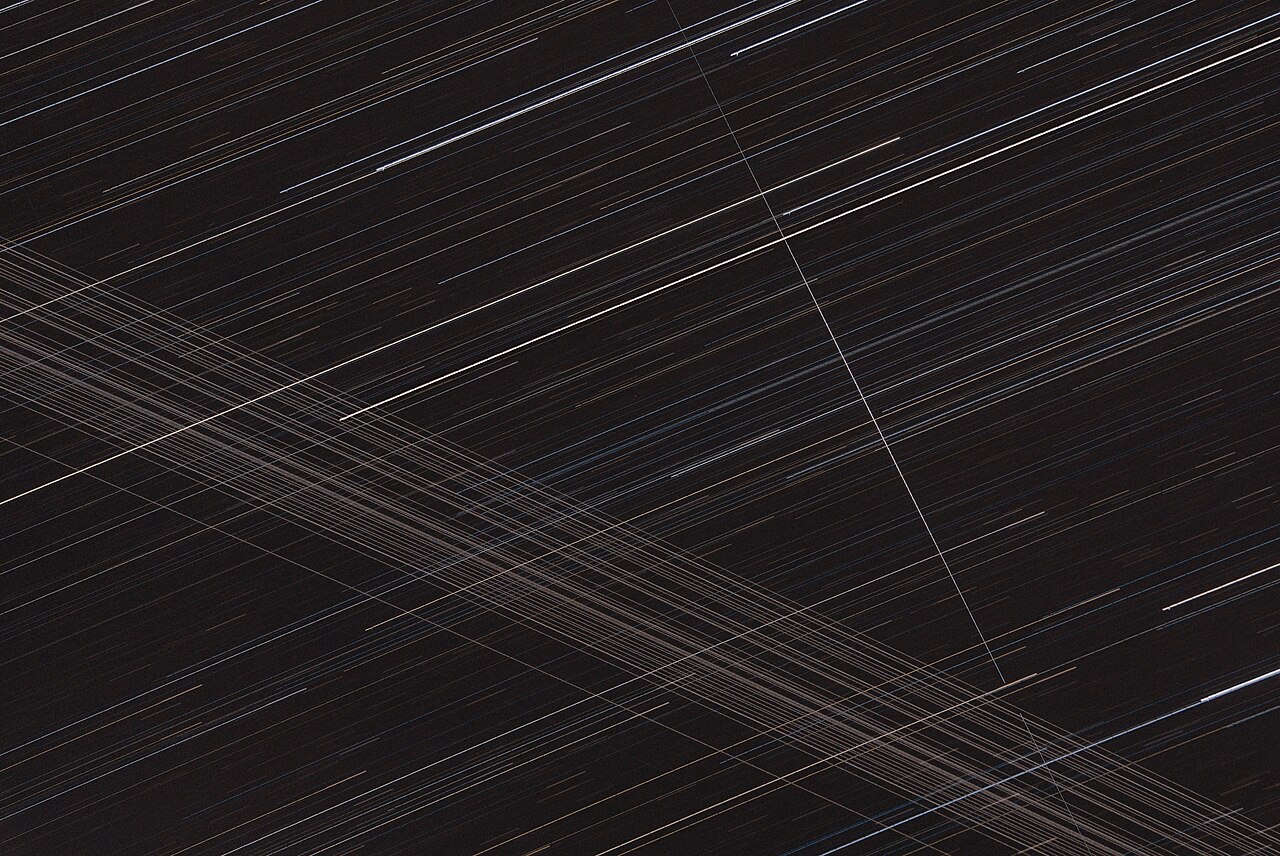 Elon Musk : ses satellites Starlink font désormais tourner WhatsApp et ...