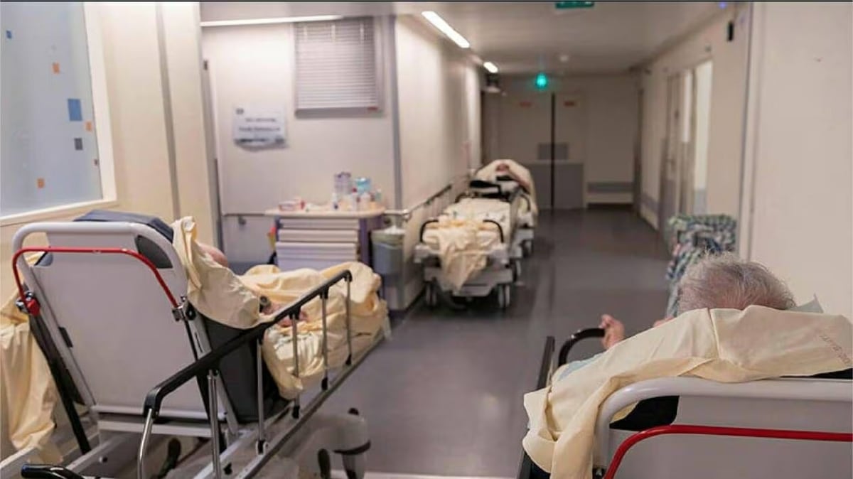 Une retraitée de 99 ans a dû patienter pendant 64 heures sur un ...